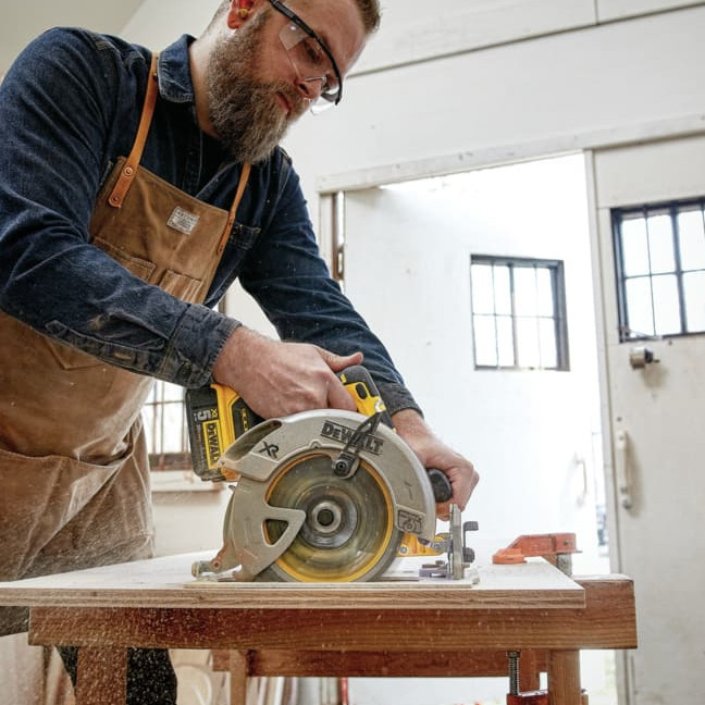 DeWalt DCS570B 20V Max 7-1/4" Brushless Circular Saw