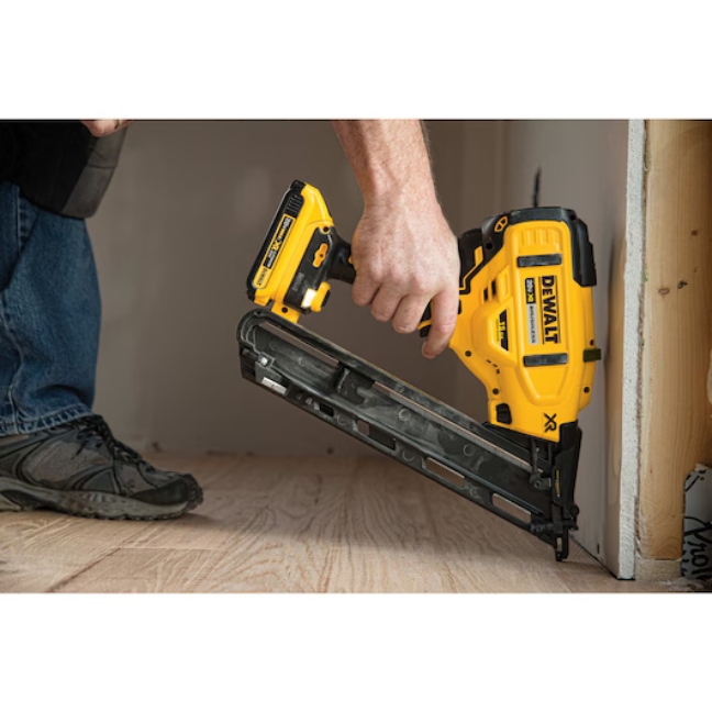 DeWalt DCN650D1 20V 15GA Angled Finish Nailer Kit