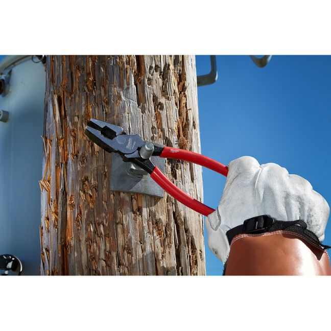 Milwaukee 48-22-6503 9" Lineman's Pliers with Thread Cleaner