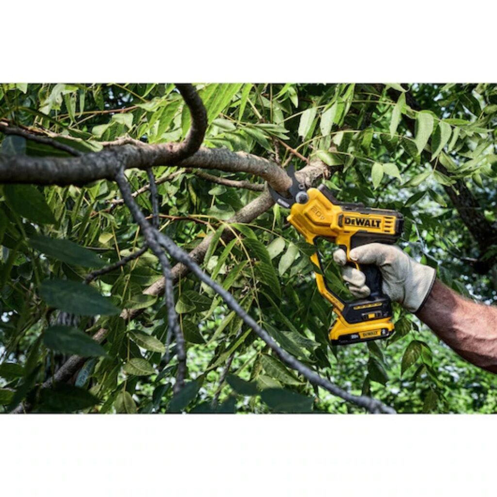 DeWalt DCPR320B 20V MAX 1-1/2" Cordless Pruner - tool only