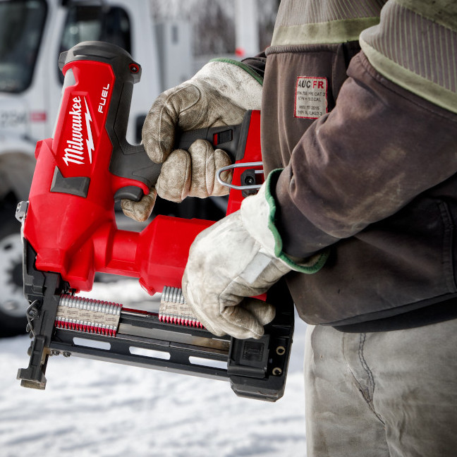 Milwaukee 2843-22 M18 FUEL Utility Fencing Stapler Kit